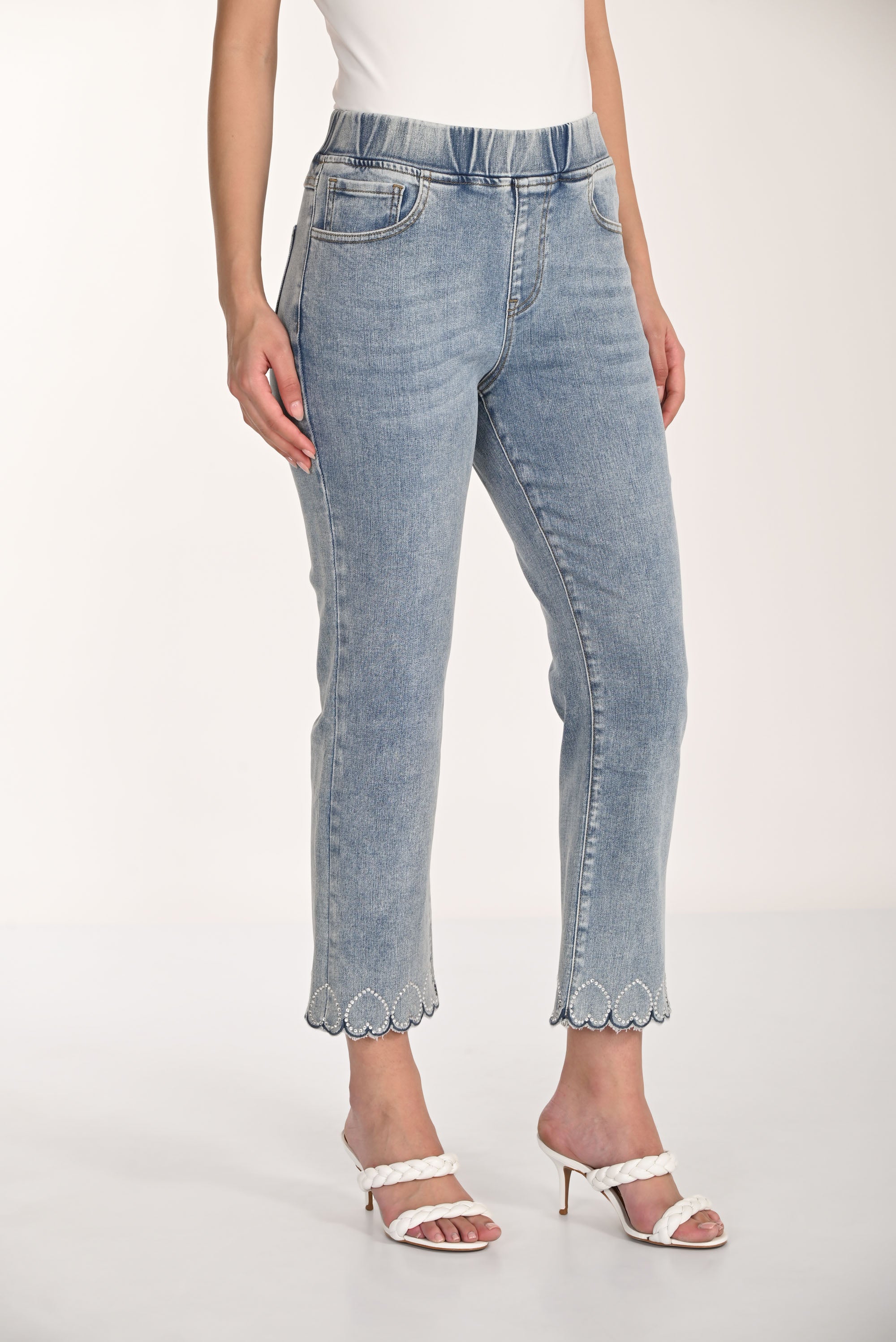 Frank Lyman Slim Fit Cropped Embellished Jeans Style 266558 – Luxetire